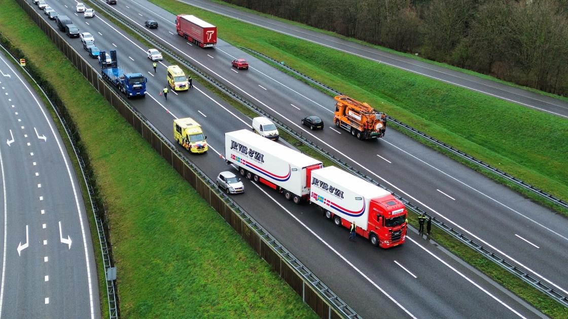 A73 tijdelijk afgesloten door ongeval | NU Horst aan de Maas